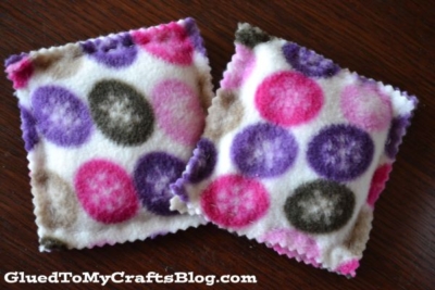 DIY Fleece Hand Warmers For Winter