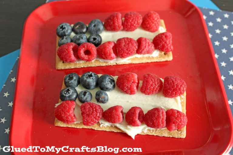 Flag Snack Idea Using Graham Crackers