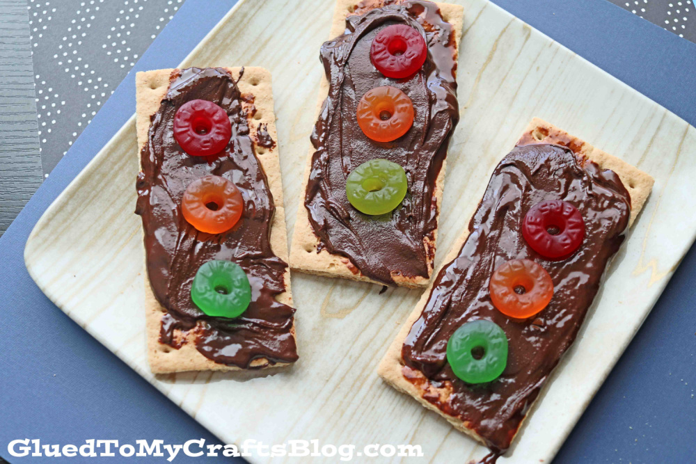 Graham Cracker Stoplight Snack Idea