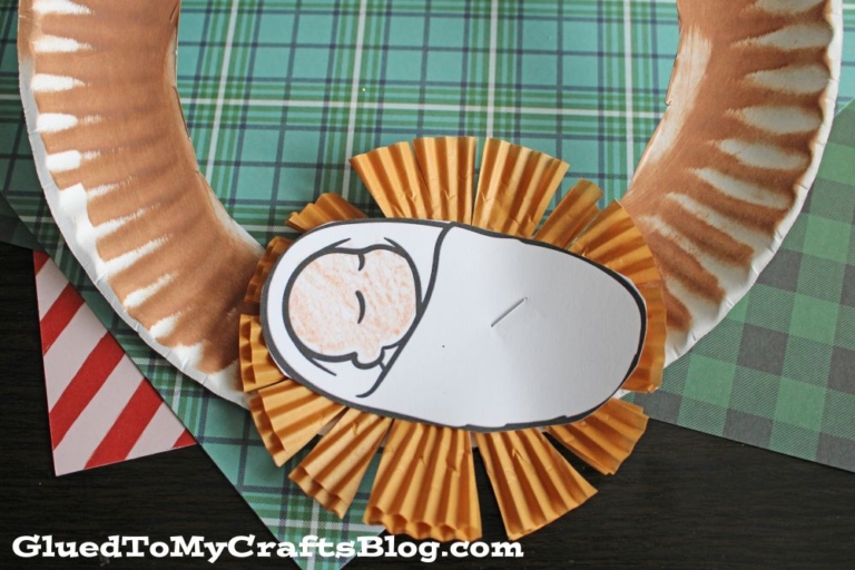 Paper Plate Nativity Wreath Craft