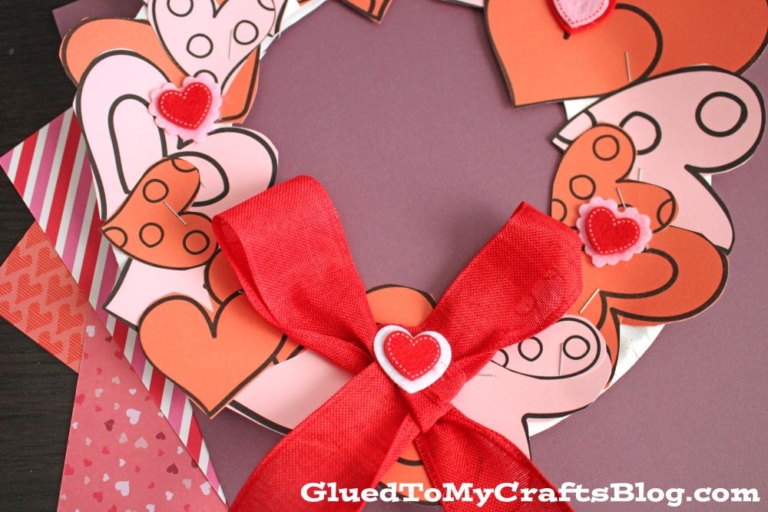 Paper Plate Valentine's Day Heart Wreath